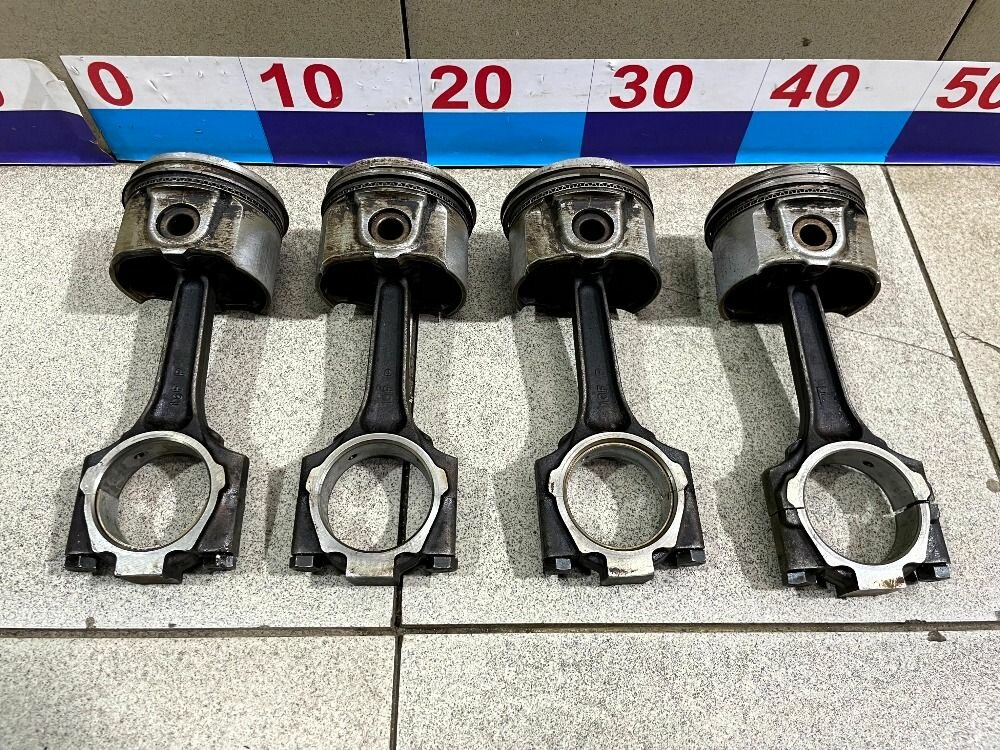 Поршень с шатуном Chery Amulet A15