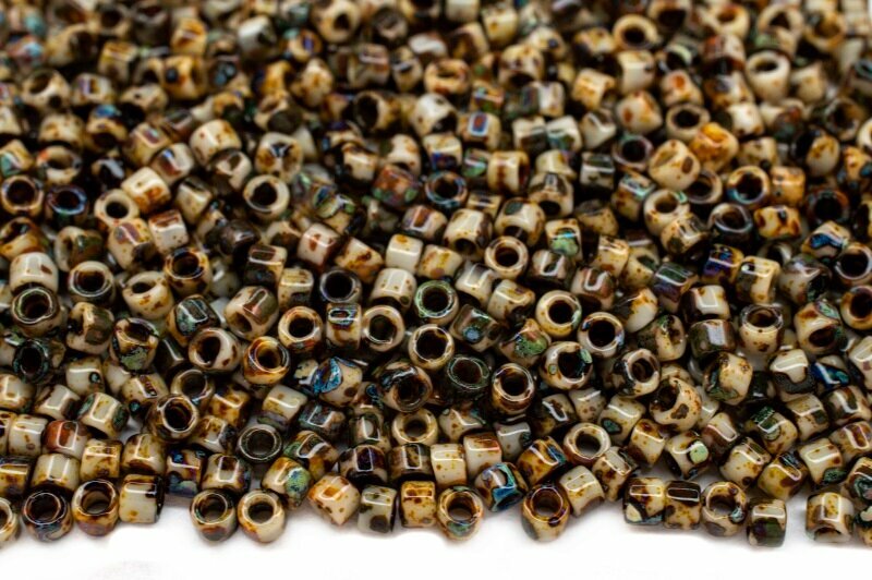 Бисер японский MIYUKI Delica цилиндр 11/0 DB-2267 коричневый, пикассо, 5 грамм