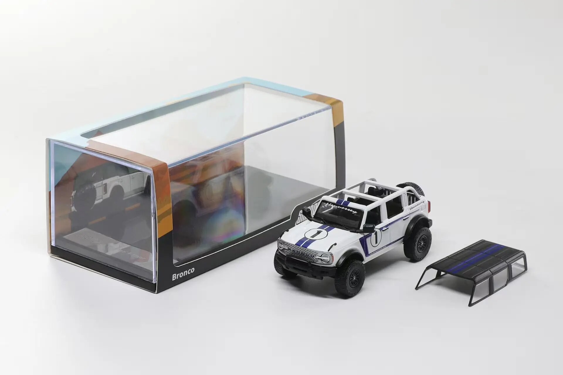 Ford Bronco 1:64, белый latte art, металлическая модель