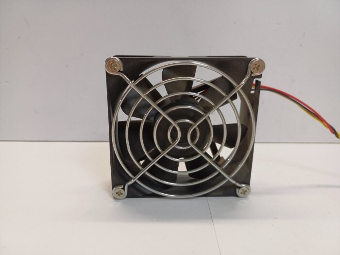 Вентилятор 80x80x25 DC 12V 0.3A Bi-Sonic SP802512H-03 3300об/мин