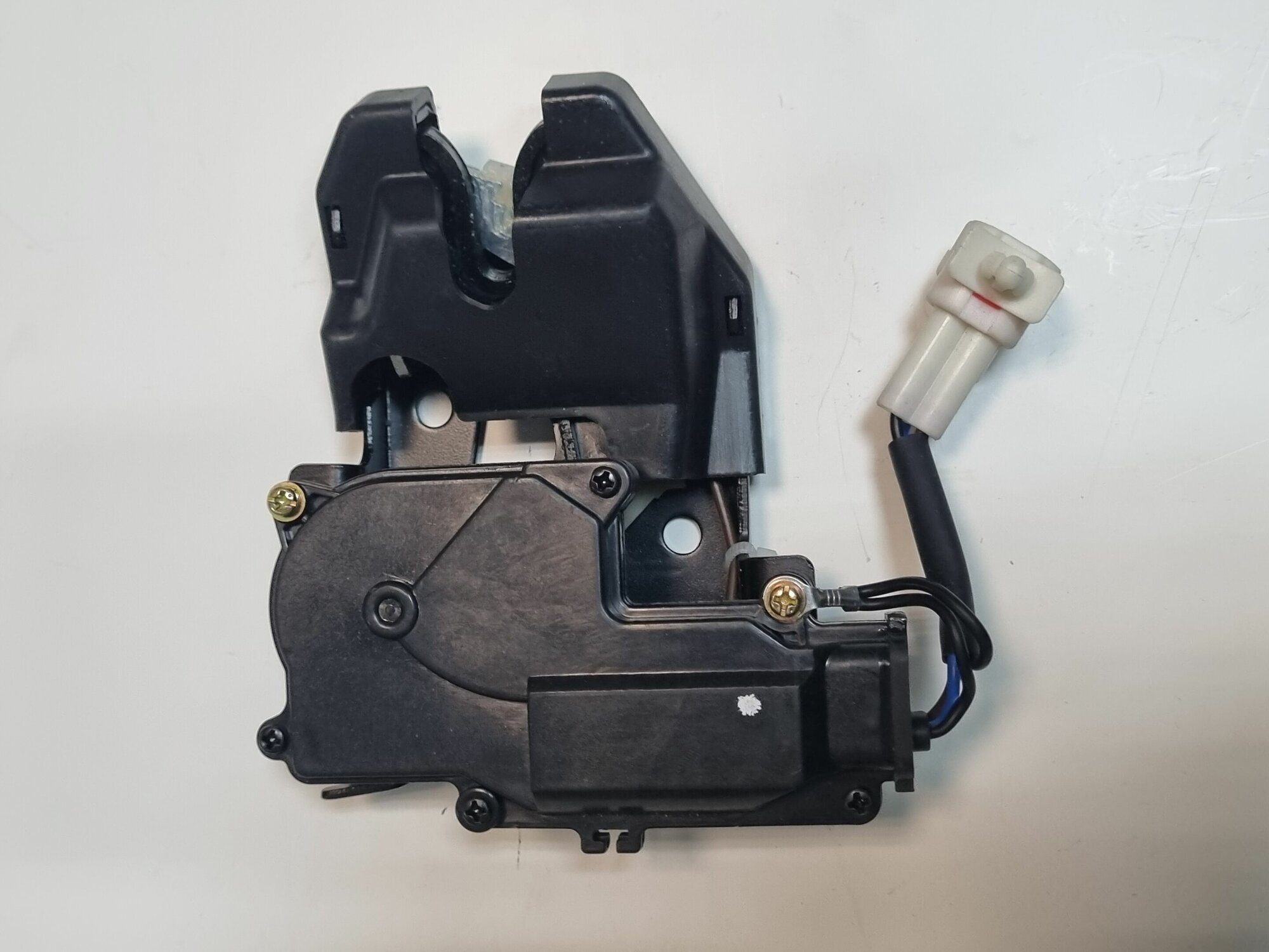 Замок багажника Geely Emgrand EC7 [1.8 16V CVT хетчбэк] 1068002167