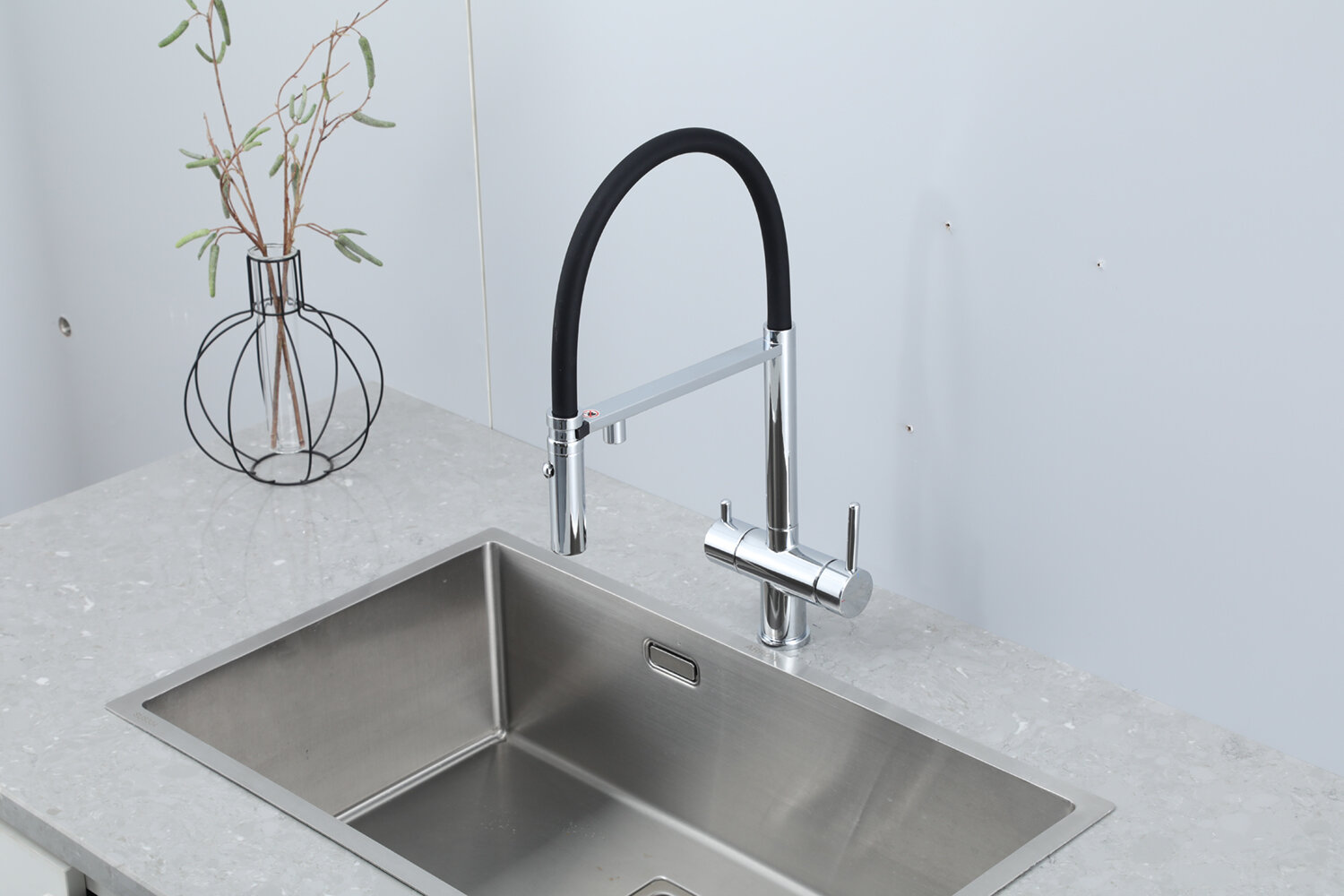 Смеситель для кухни Gappo G4397-80 с подключением фильтра, черный/хром