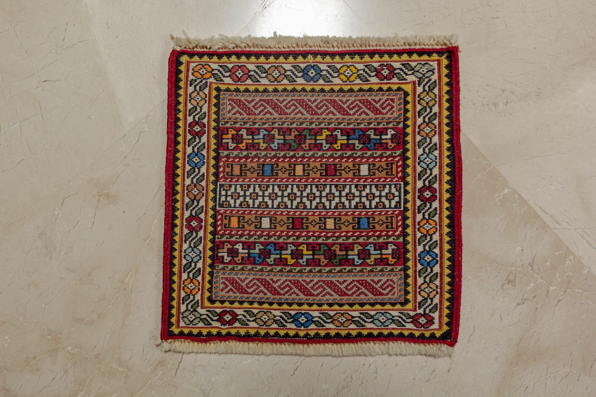 Ковер сувенир интерьерный ручной работы 33х32 Иран 100% шерсть