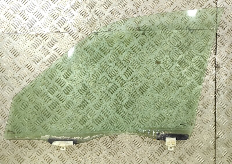 Стекло двери передней правой TOYOTA Corolla AE110 681011A160