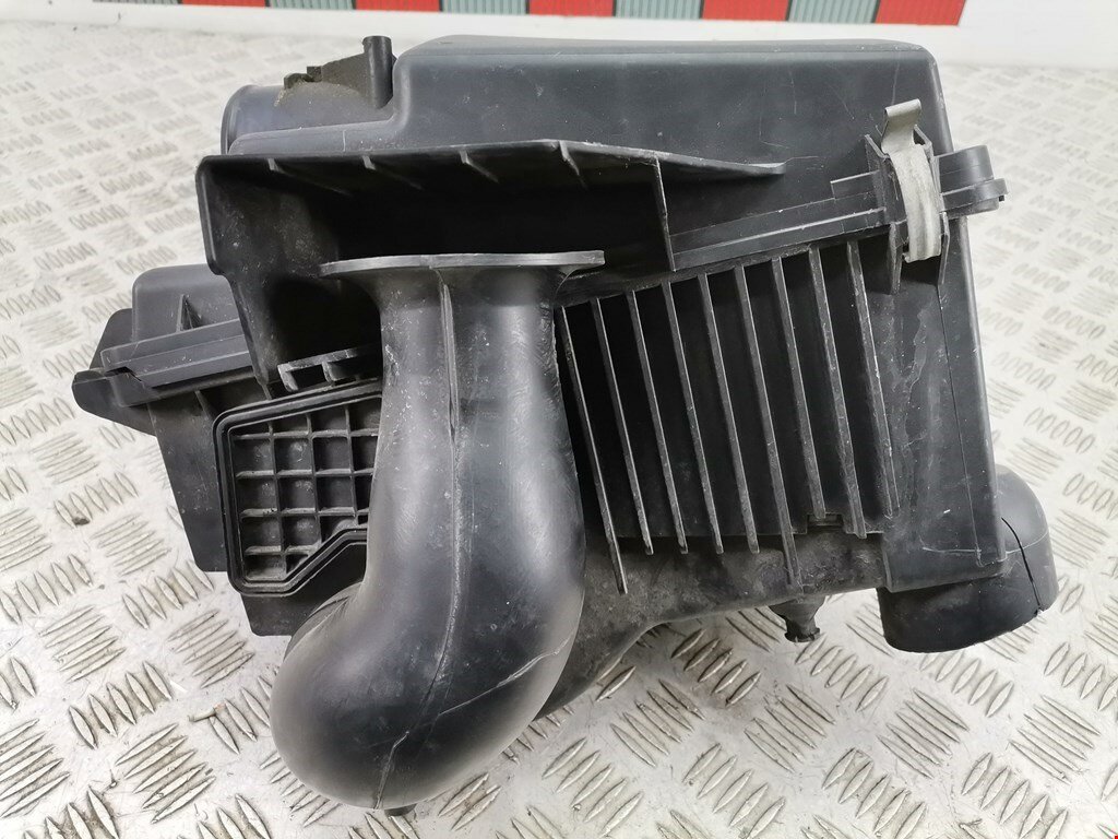 Корпус воздушного фильтра Mazda 6 GG L81313320D арт. 2193764