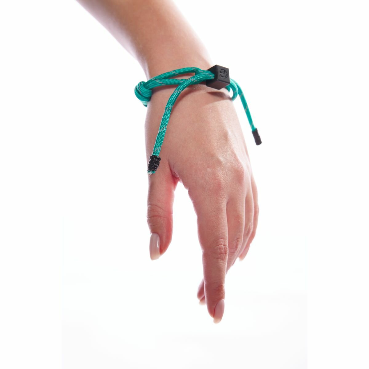 Плетеный браслет