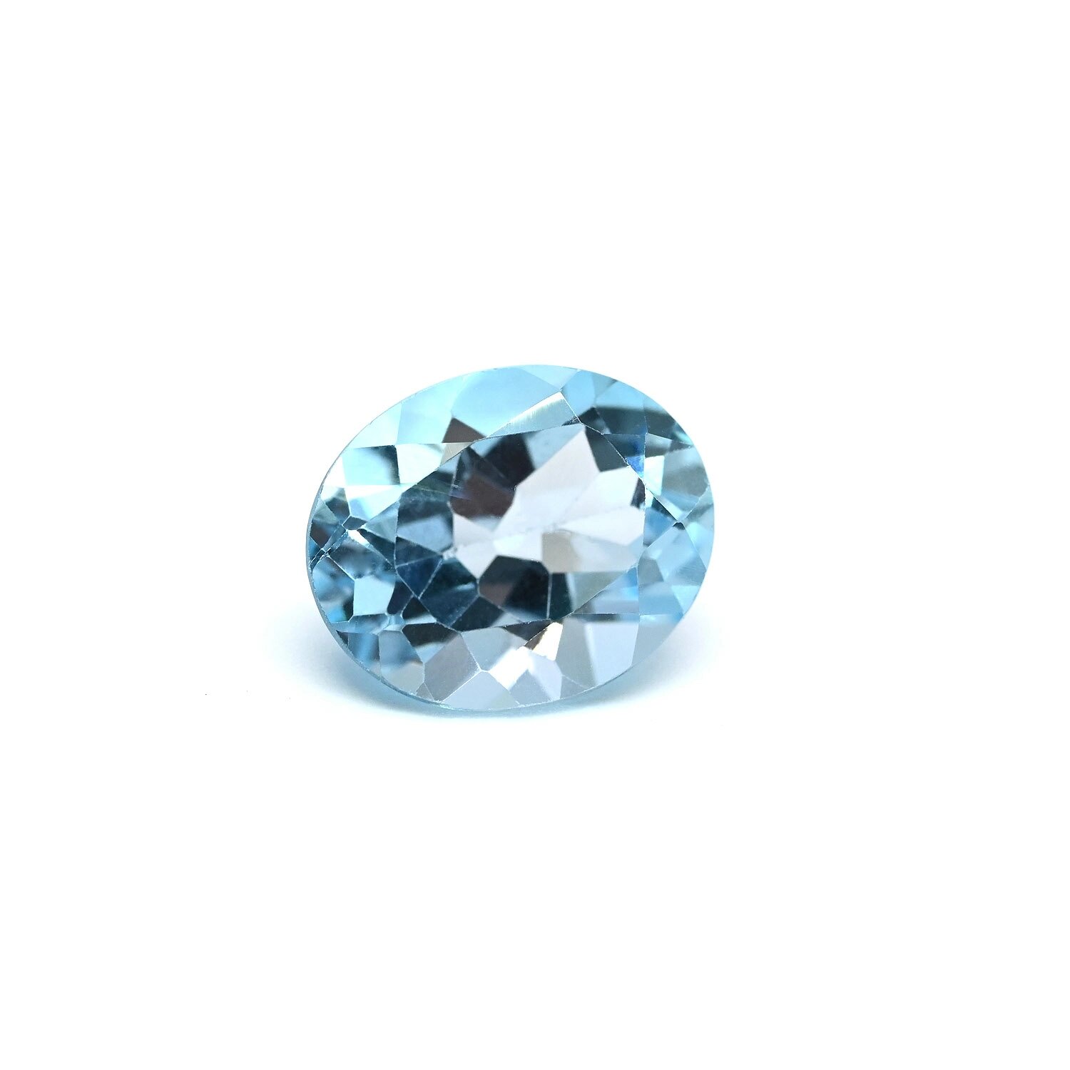 Кабошон из голубого топаза овал 9*11мм в ювелирной огранке, 4,1ct