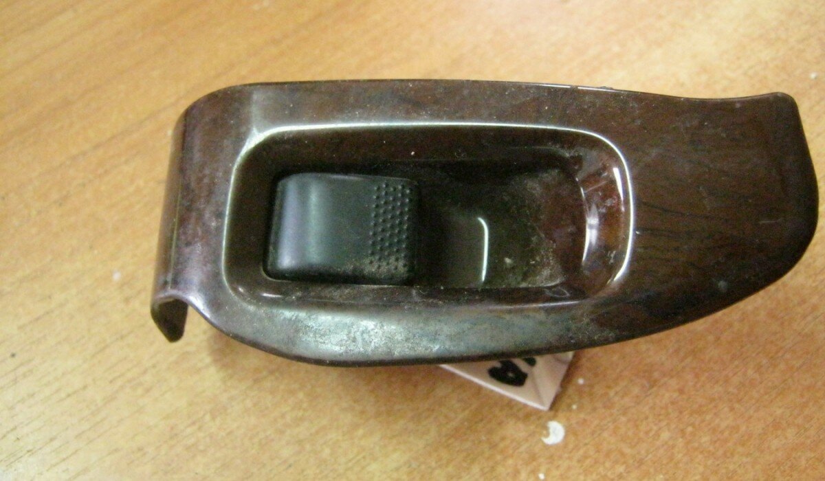 Кнопка стеклоподъемника Legacy Outback (B12) Subaru 83071AE04A