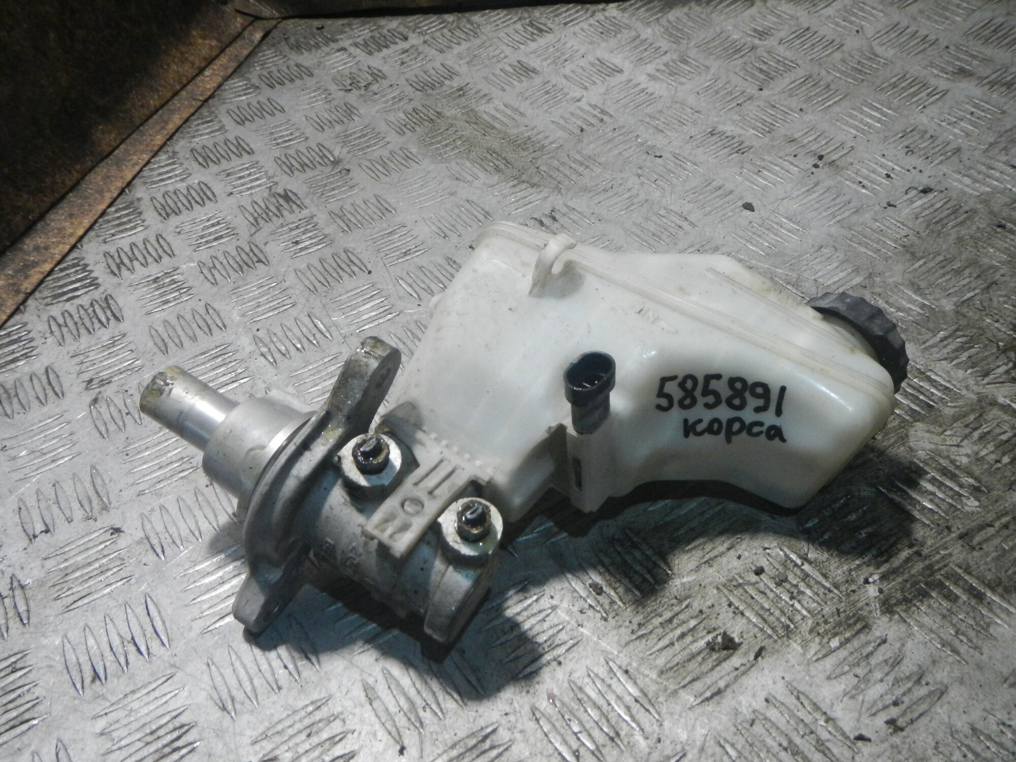 Б/У Цилиндр тормозной главный, Opel (Опель)-CORSA D (06-) OPEL CORSA D (06-) С бачком и крышкой. Без повреждений. 585891 ...