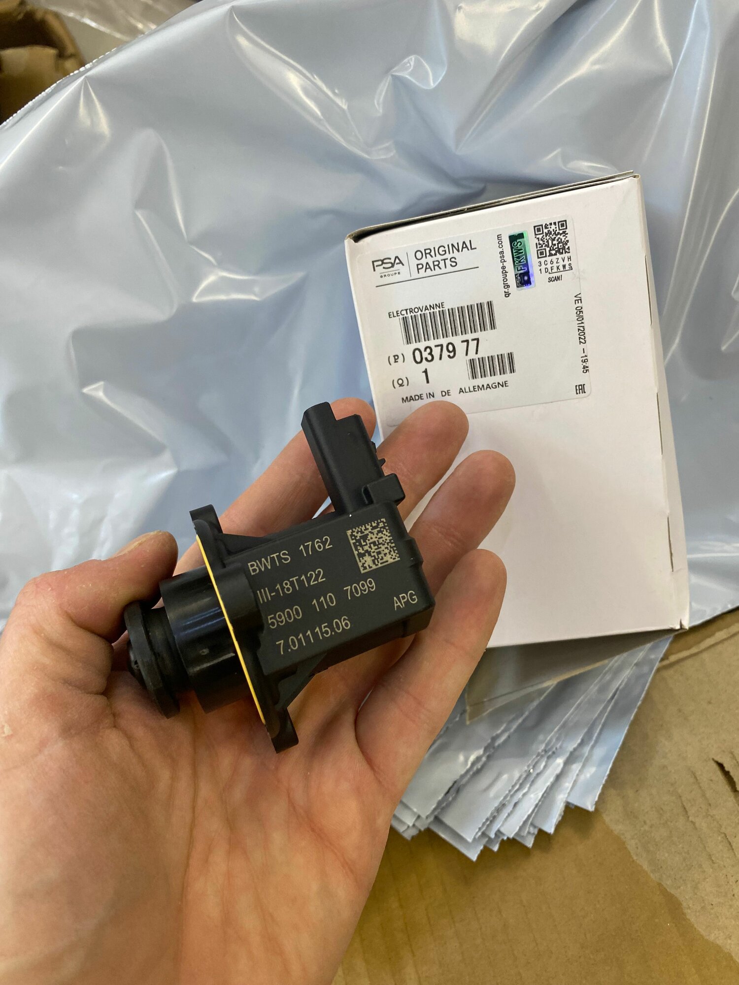 Электромагнитный клапан давления турбины 037977