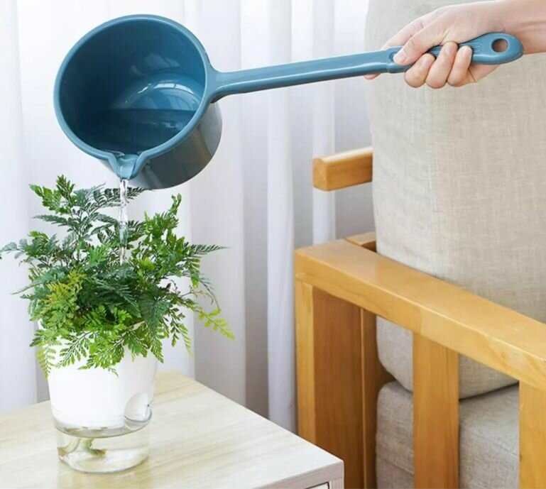 Черпак для воды с длинной ручкой