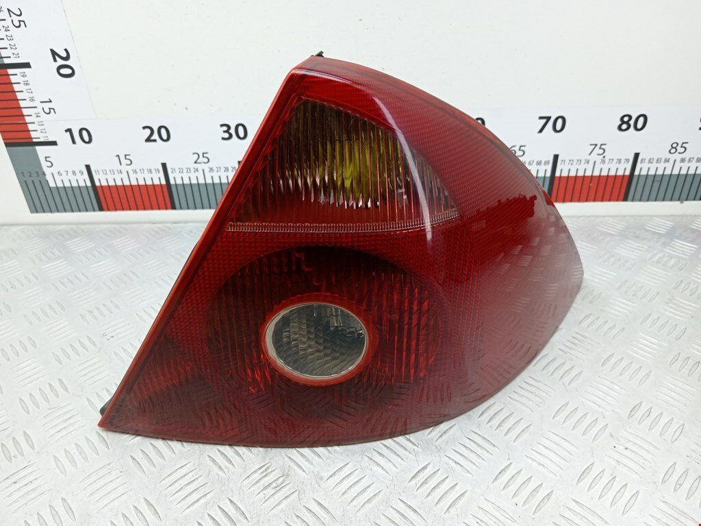 Фонарь задний правый Ford Mondeo 3 1371849 арт. 1938162