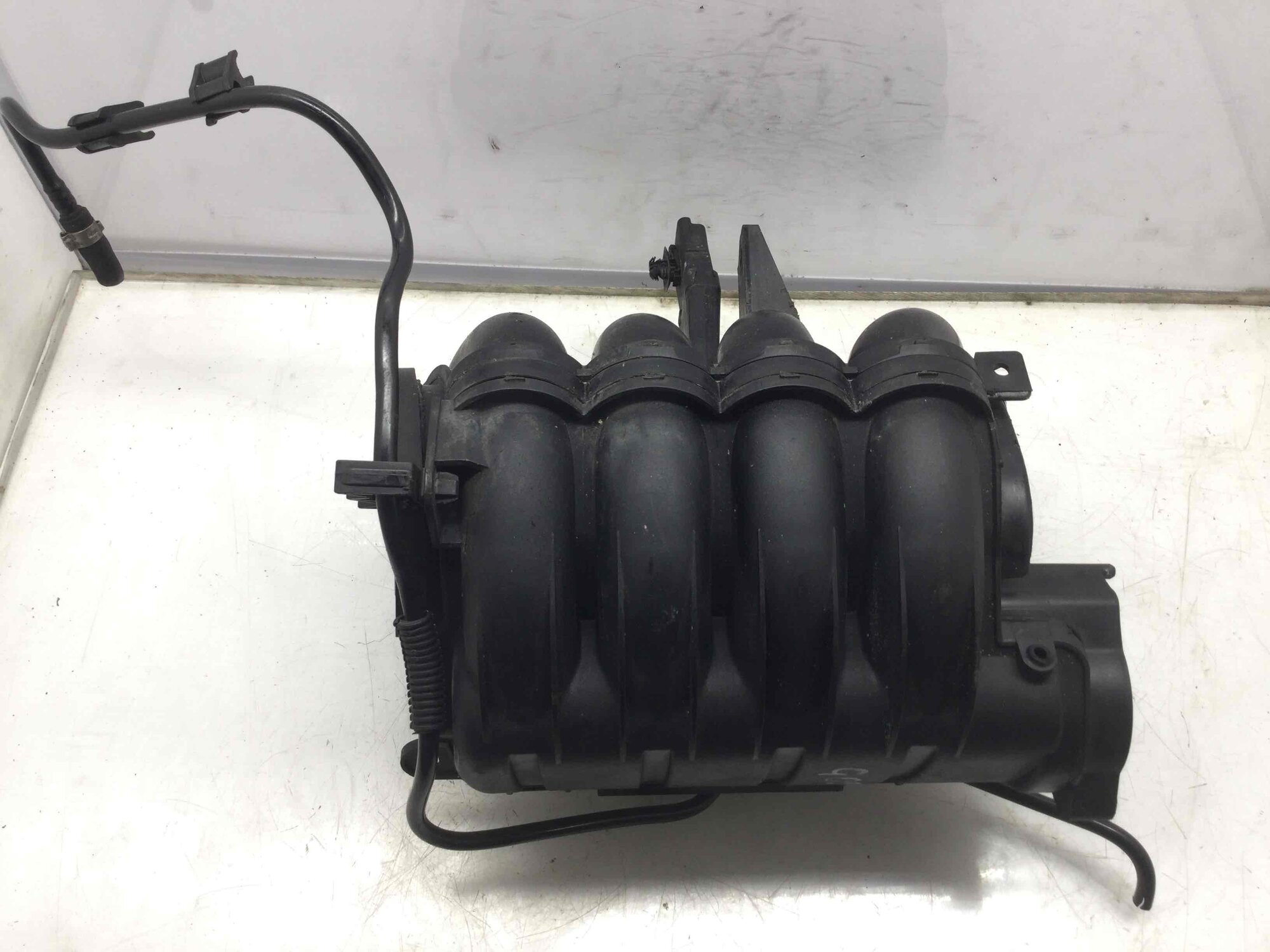 Б/У Коллектор впускной Peugeot 206 1 поколение (1998-2003) 2001 г.