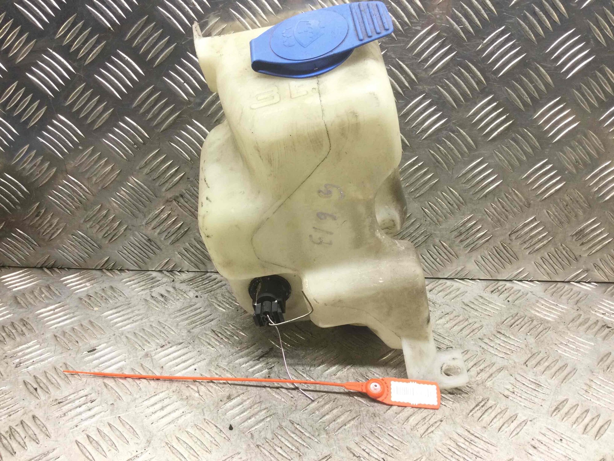 Б/У Бачок омывателя Volkswagen Golf 4 поколение (1997-2004) 2000 г.