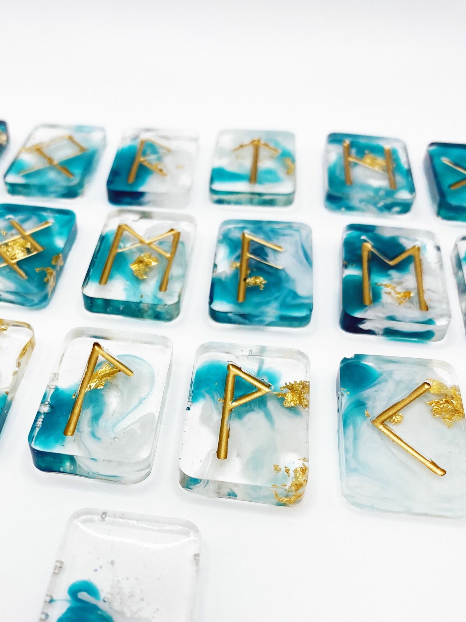 Руны "Бирюзовые облака", эпоксидная смола