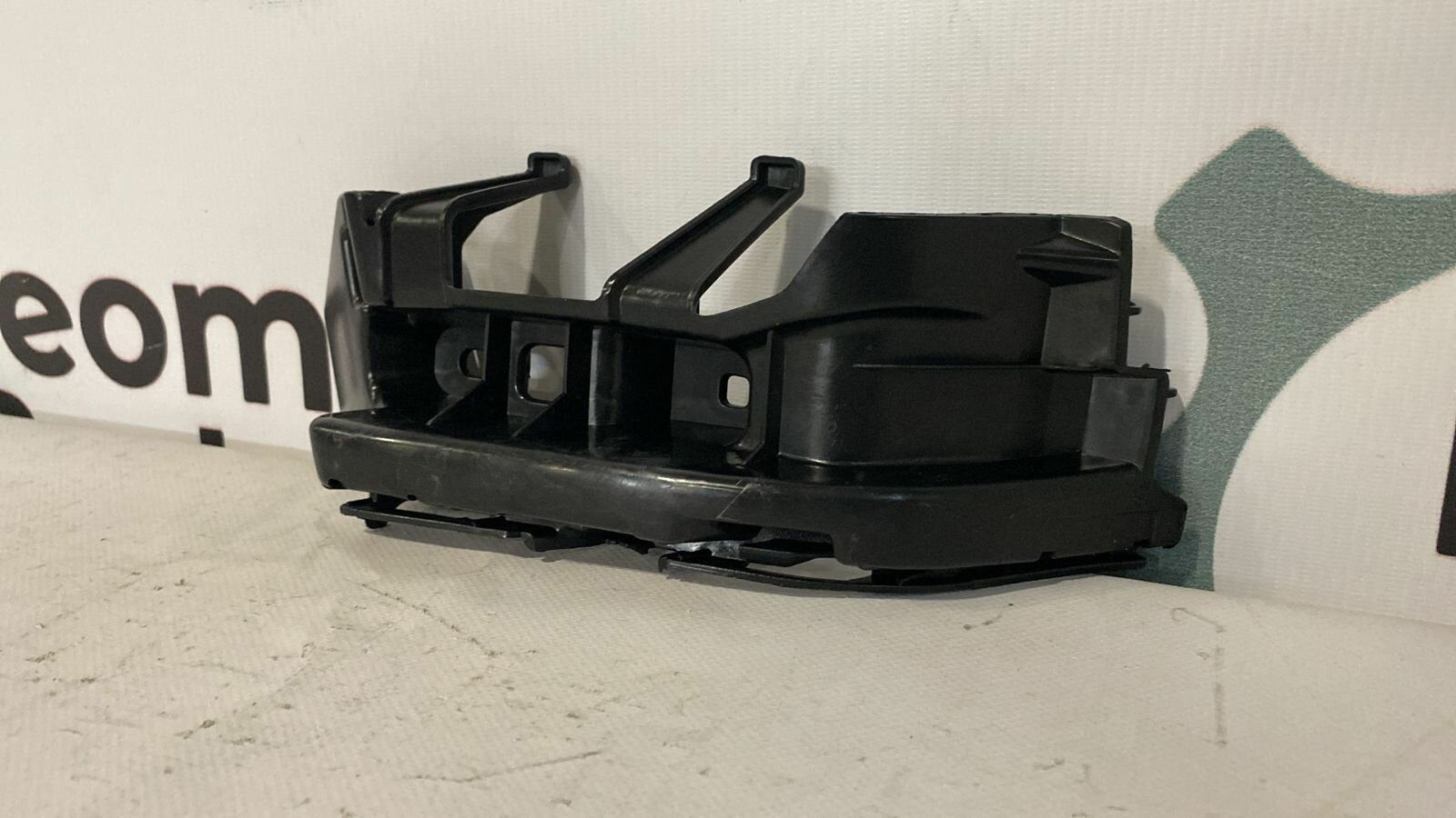 Направляющая заднего бампера левая VW Polo 6 2020-2022, Neom.Parts