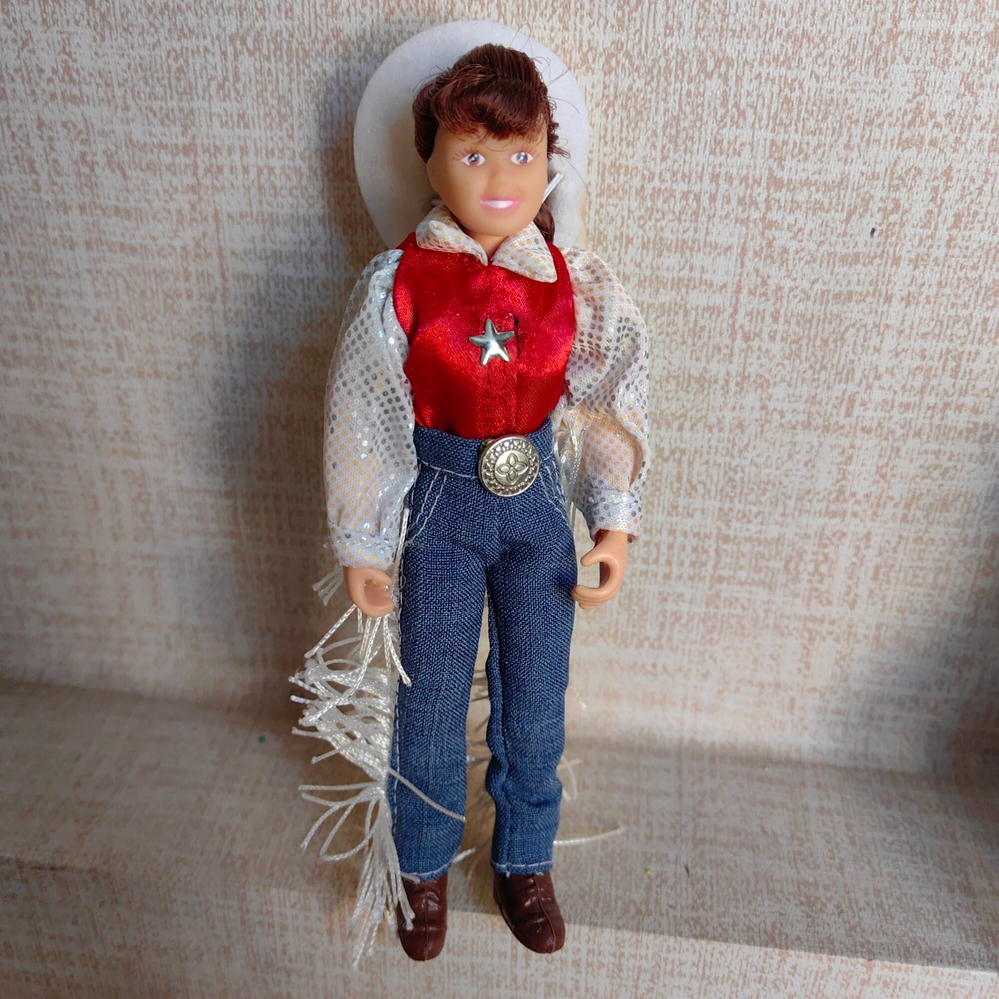 Кукла в американском стиле Красный, серебристый