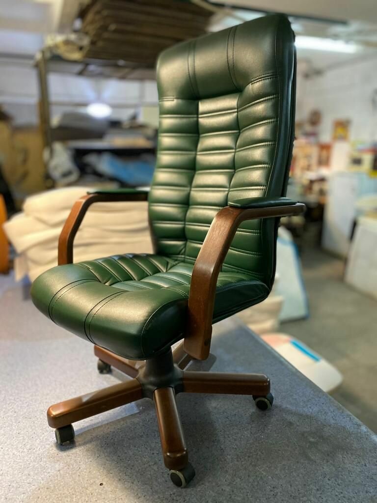 Офисное кресло магазин кресел Атлант-вега-МП руководителя, экокожа, зеленый