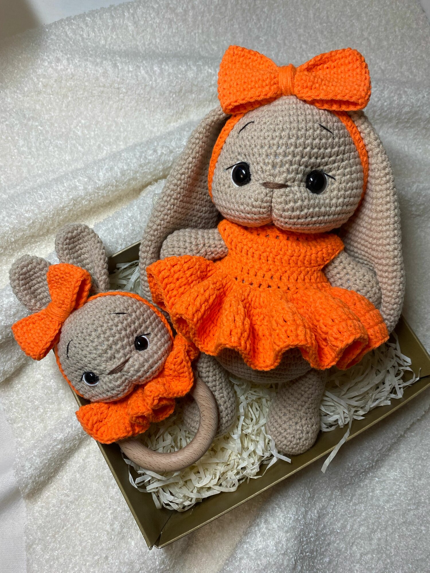 Вязаная игрушка Зайка