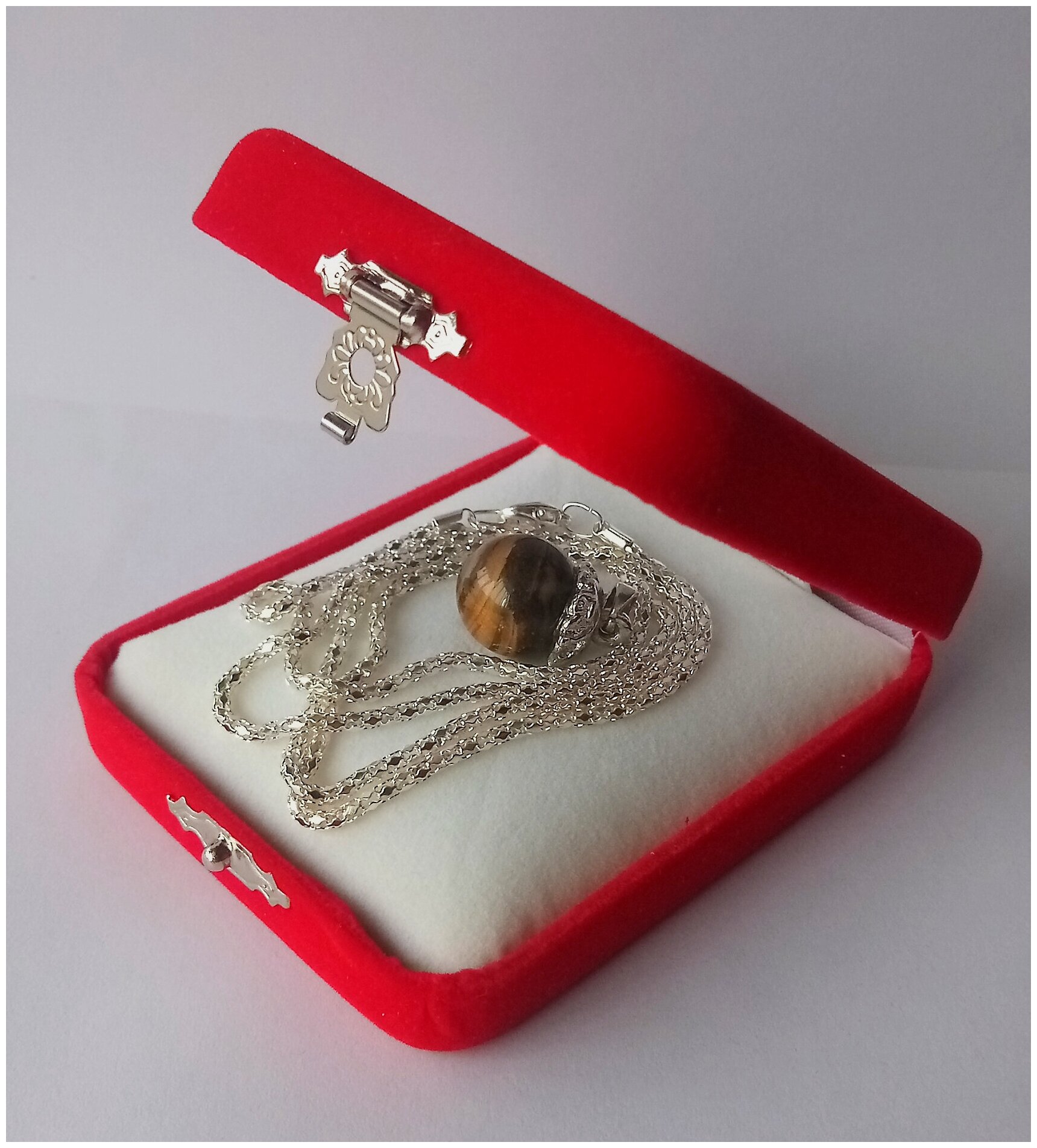 Колье, тигровый глаз