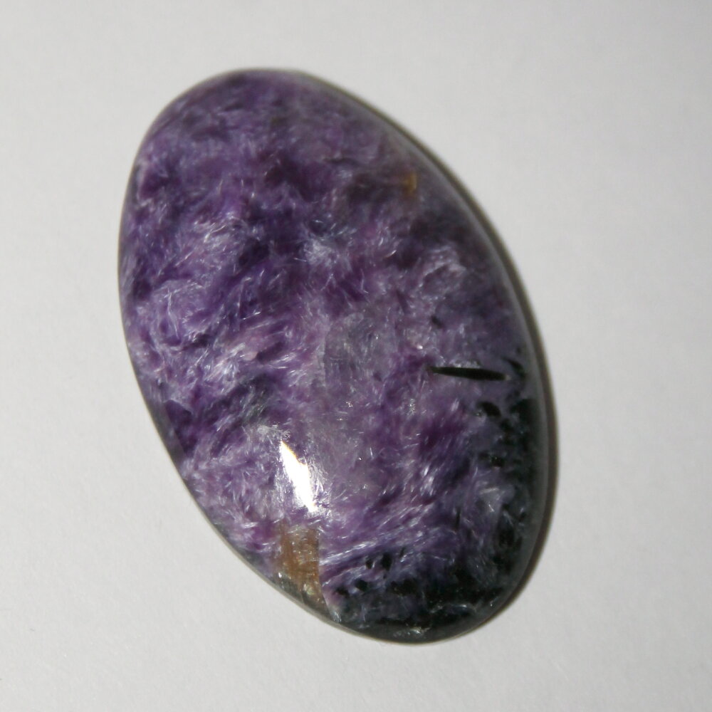 Чароит кабошон, натуральный камень, 35х22х3 мм, Якутия, "True Stones" — фото 1