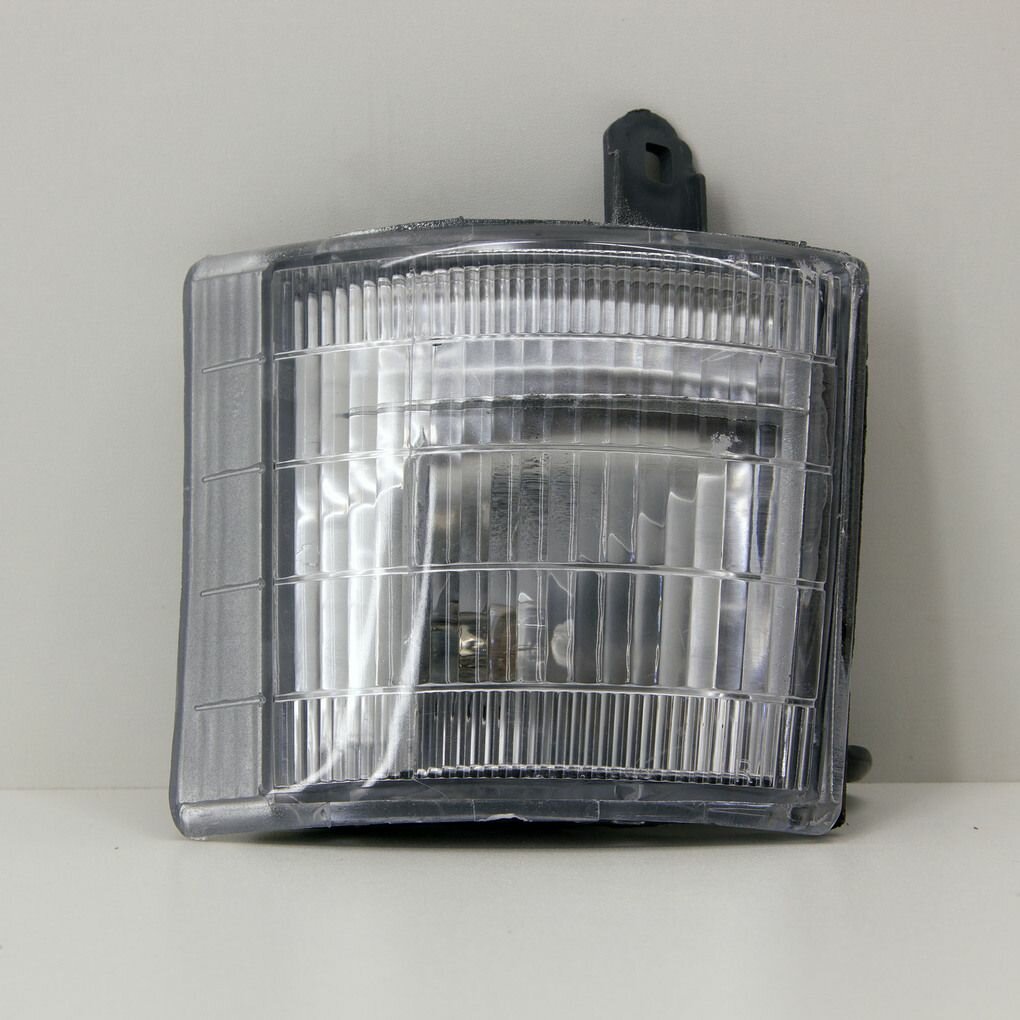 Габарит MMC CANTER 1994-2002 г белый возле блок-фары, правый, ZEVS