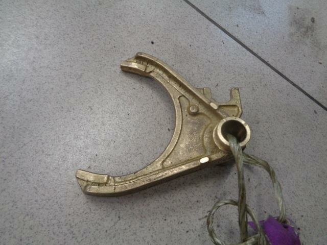 Вилка переключения 5 передачи от Peugeot 207 2006-2012