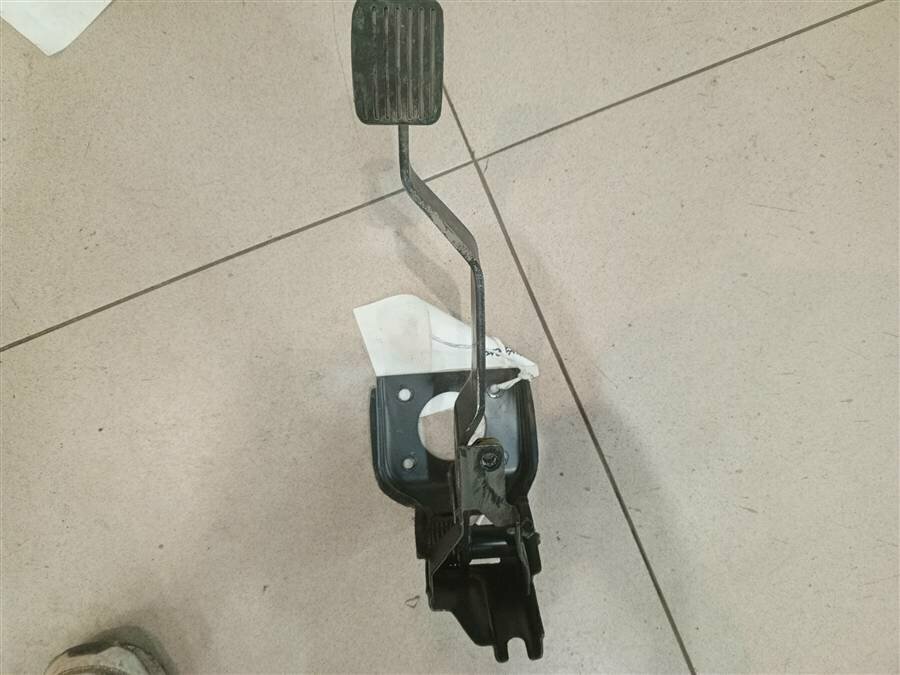 Педаль тормоза от Hyundai Accent 2000-2012