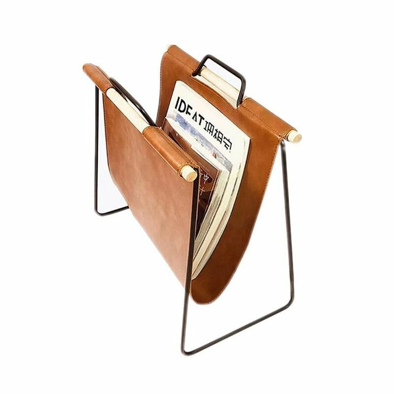 Газетница из кованого железа и кожи для удобного хранения журналов и газет