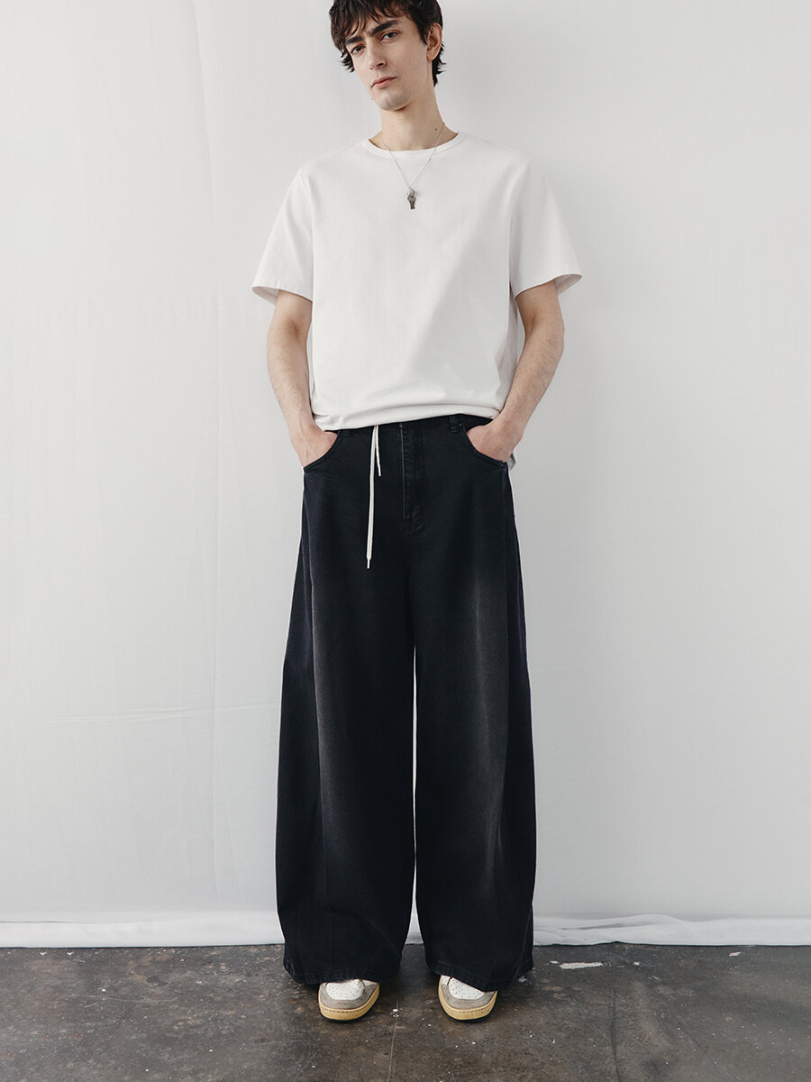 Джинсы широкие широкие со средней посадкой и складками 