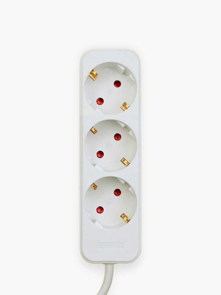 Удлинитель бытовой IEK UMA У03, 3 розетки 2P+PE, 1.5м, 10А, 2500Вт, белый, IP20, шторки на розетке, заземление