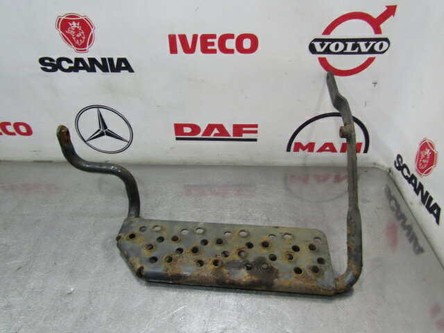 Лесенка под ящиком АКБ Renault Premium