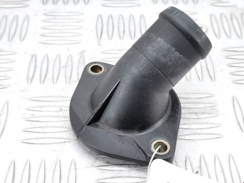 Корпус термостата Volkswagen Passat 5 048121121B арт. 1897429