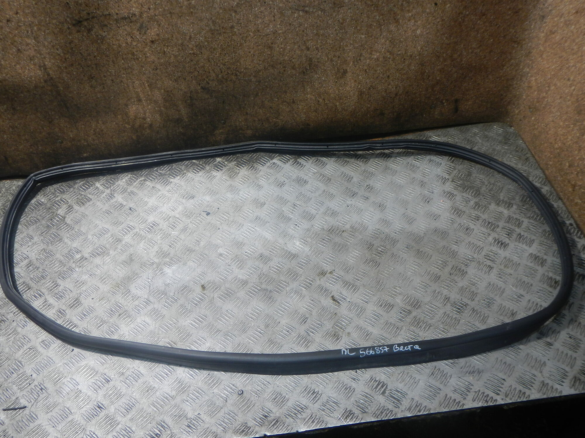 Б/У Уплотнитель проема двери передней левой, ВАЗ (VAZ)-LADA VESTA (веста) LADA VESTA (Веста) Потертости. 566857 LADA арт...