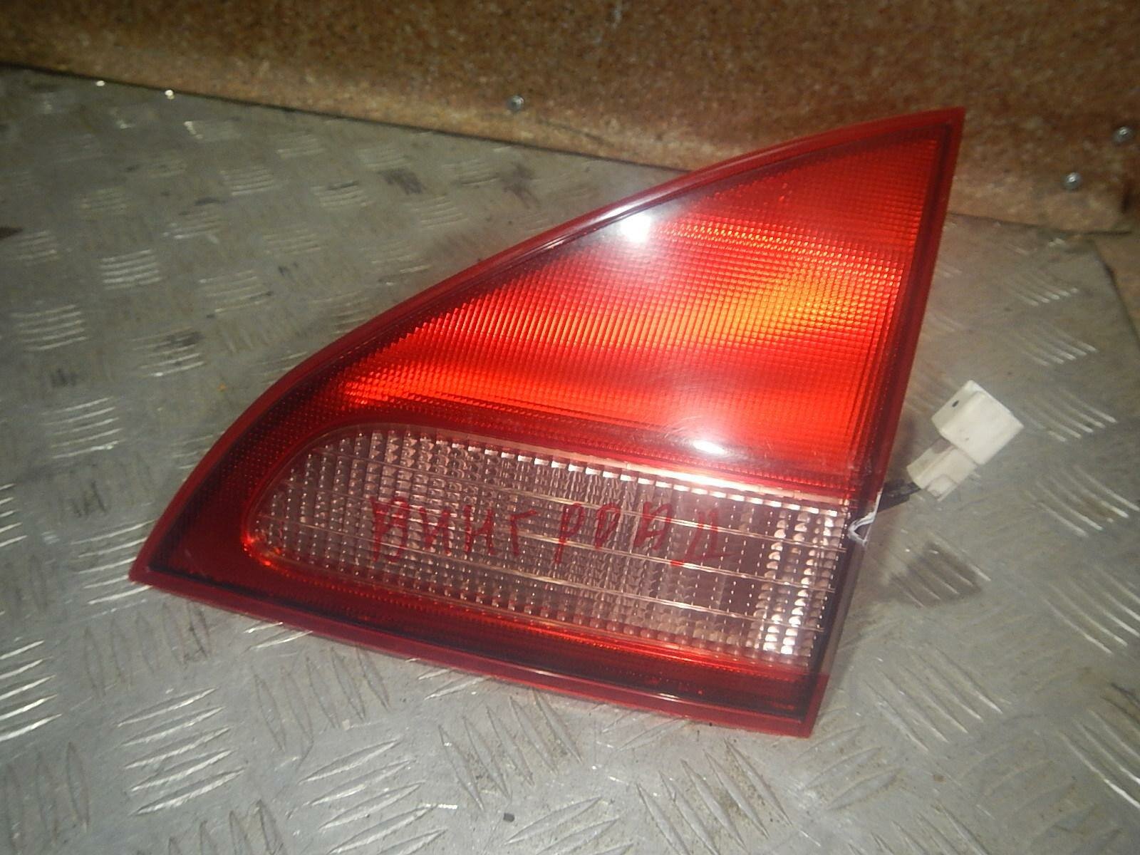 Б/У Фонарь задний внутренний правый, Nissan (Ниссан)-WINGROAD NISSAN WINGROAD Царапины,скол. 376498 NISSAN арт. 13224764