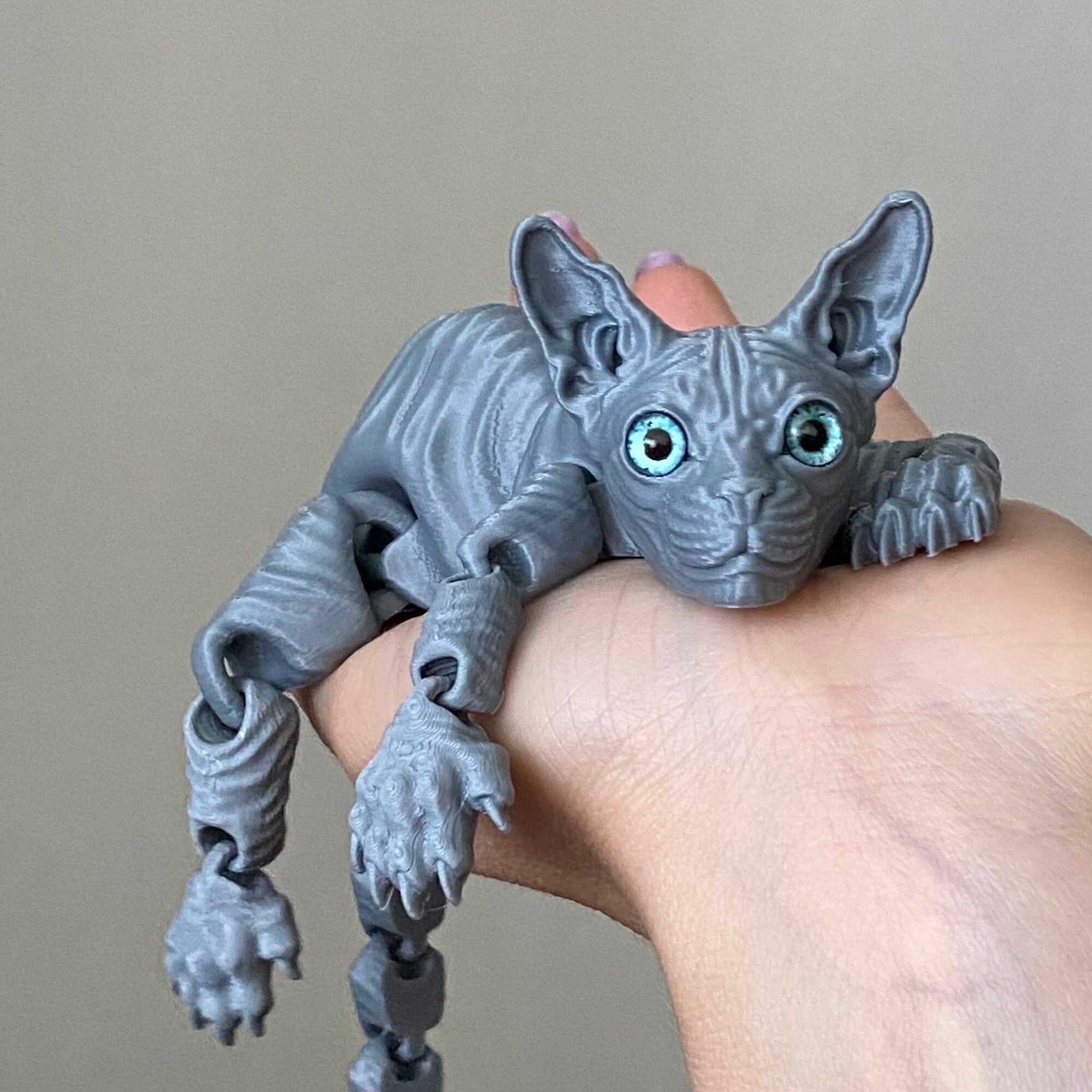 Игрушка антистресс Кот сфинкс подвижный, пластик, светло-серый, 22,5см, стеклянные глаза