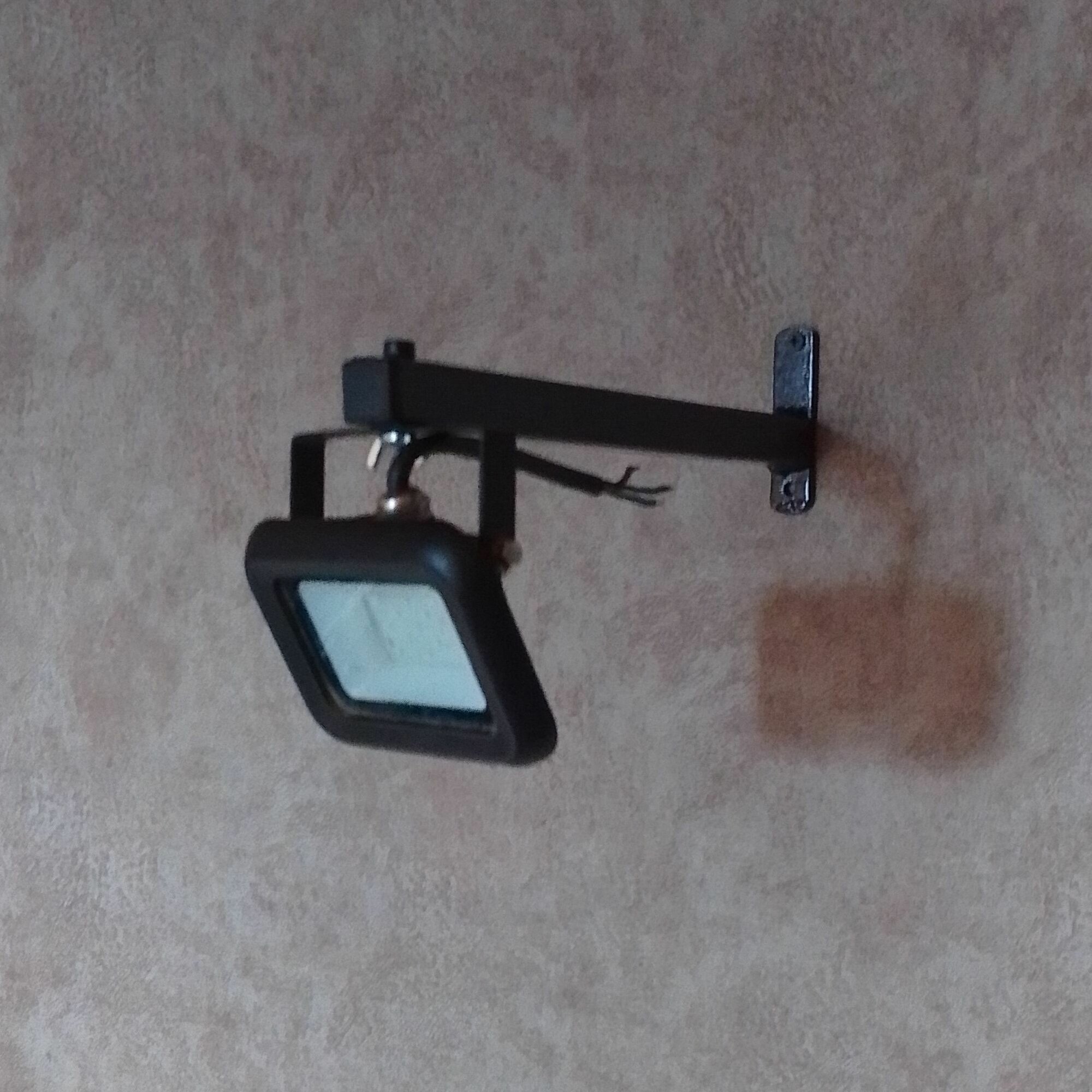 Настенный кронштейн для светодиодного прожектора LT300-1