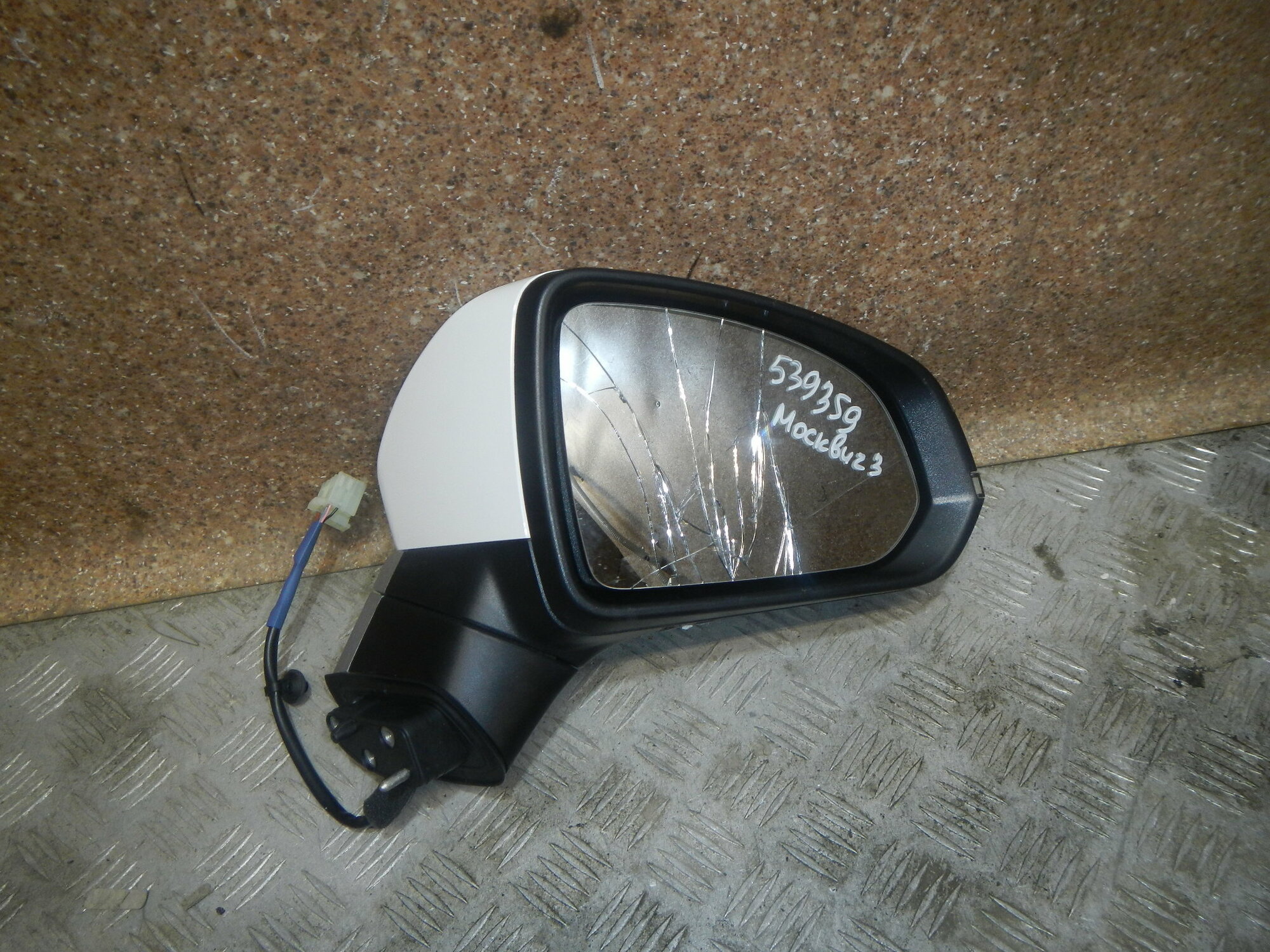 Б/У Зеркало правое электрическое, Москвич (Moskvich)-3 (22-) Москвич 3 (22-) 6 контактов Разбит зеркальный элемент. 53935...