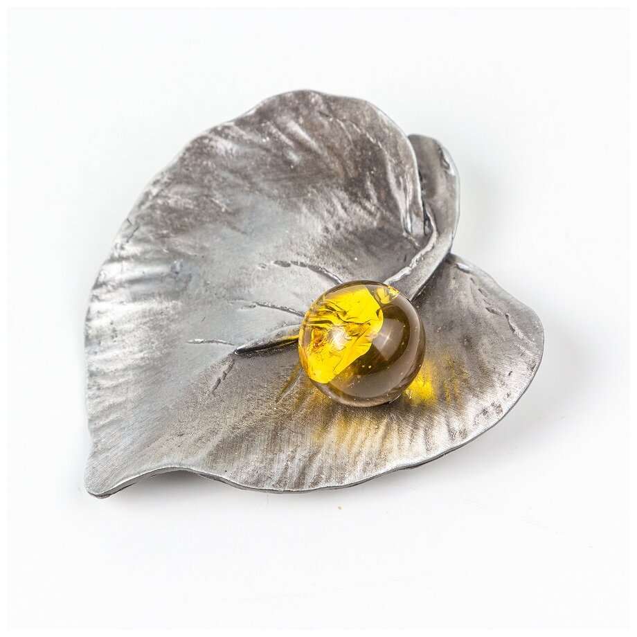 Брошь, янтарь