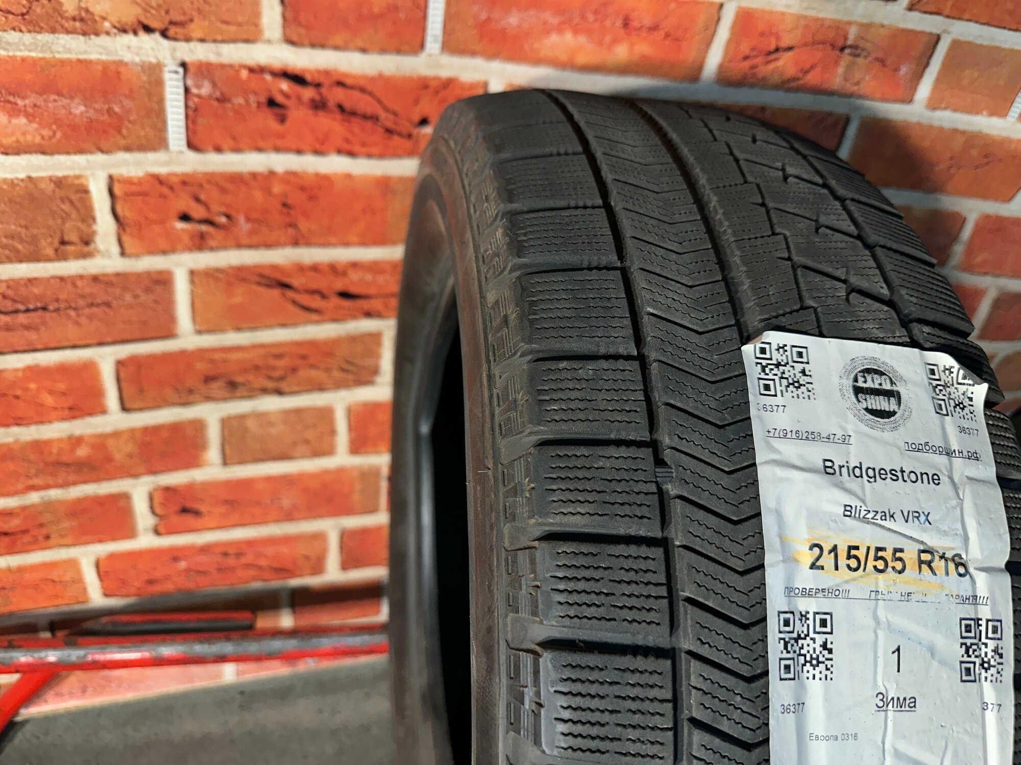 Одна зимняя шина БУ Bridgestone Blizzak VRX 215/55 R16 93Q