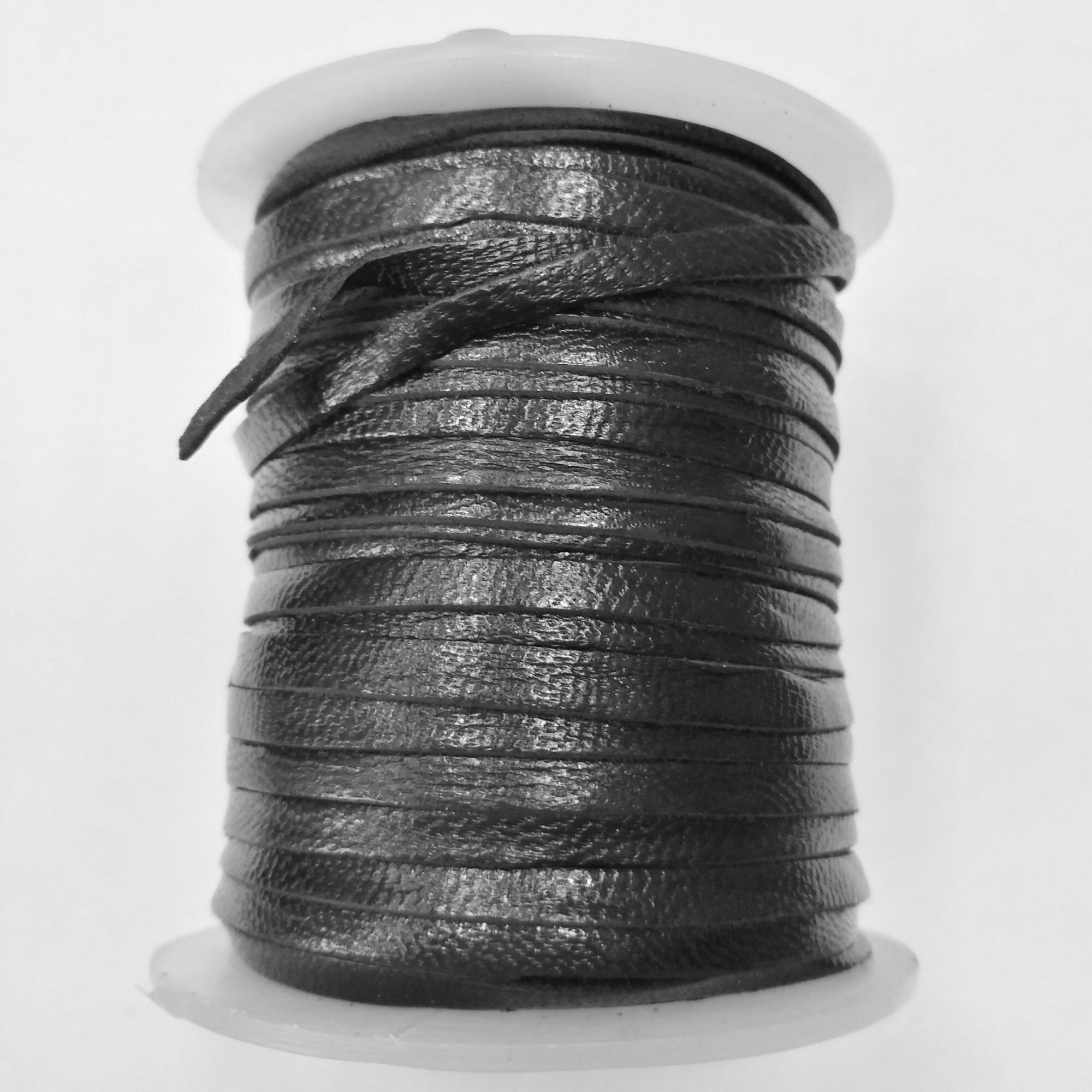 Шнур кожаный, около 3х1мм, плоский, черный, 1 метр