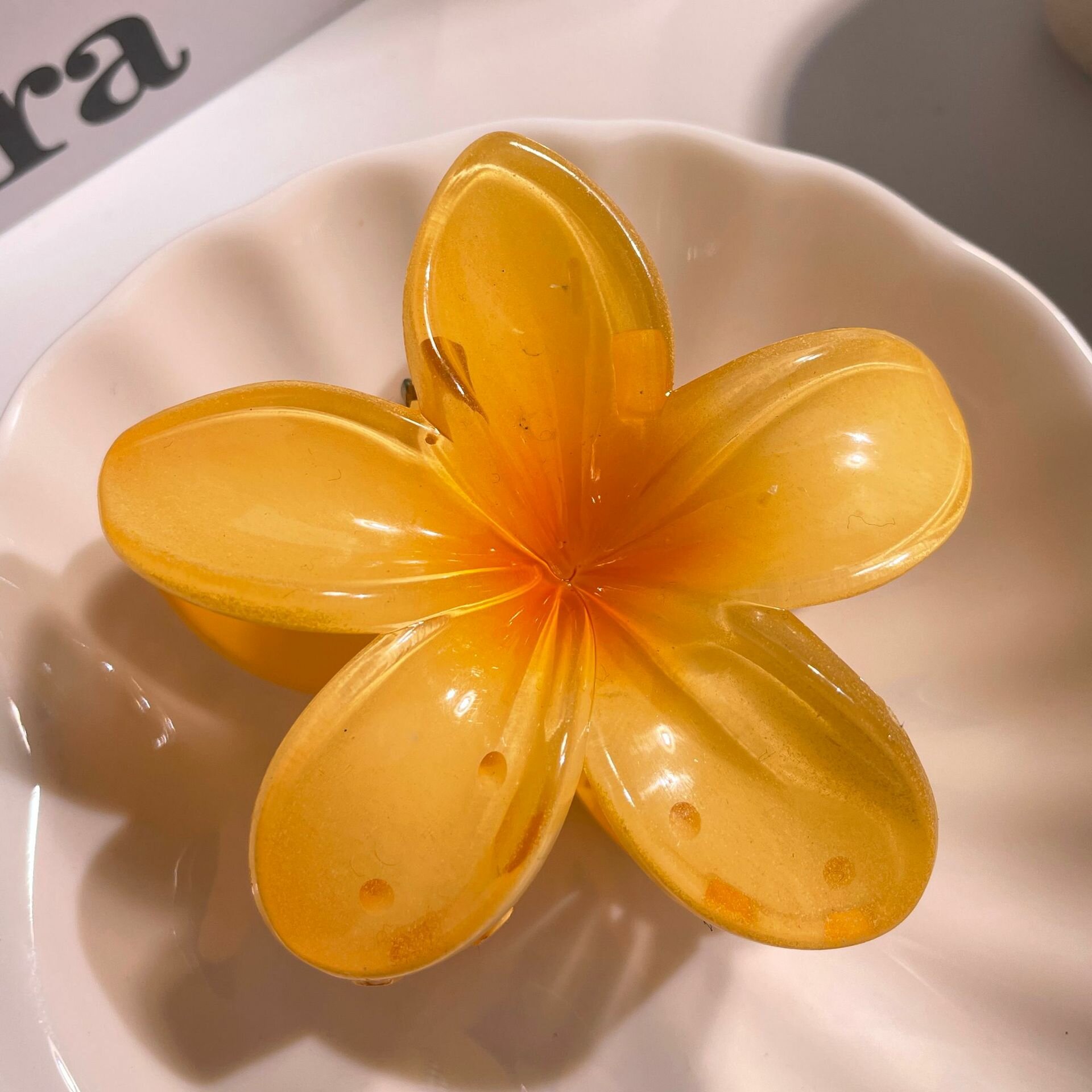 Заколка для волос "Bauhinia", однотонная, ярко-желтая, 8 см