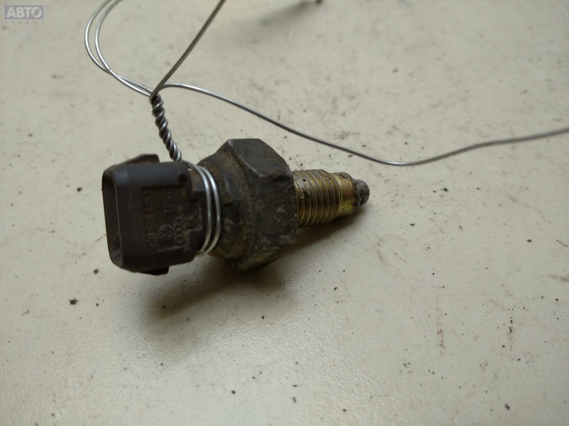 Датчик включения заднего хода (лягушка) Volkswagen Transporter T4