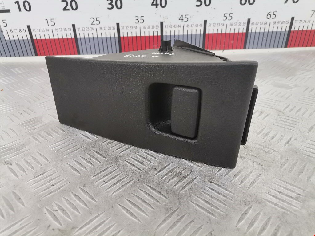 Бардачок (вещевой ящик) Mazda 2 DY DD106414XA арт. 1704383