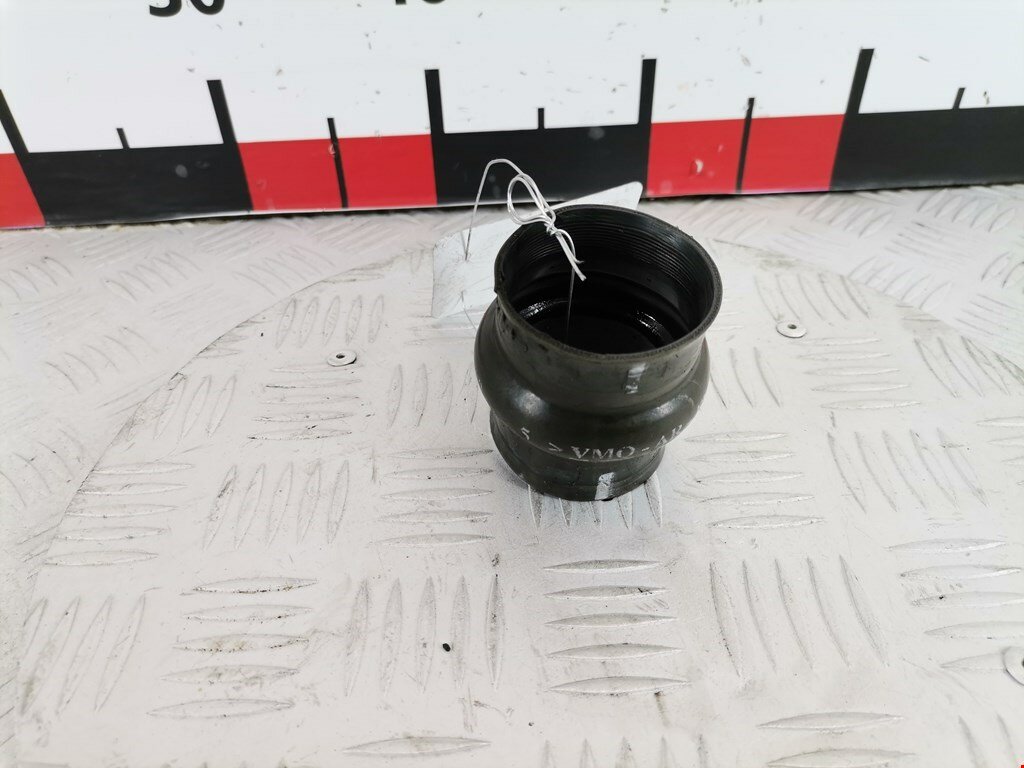 Патрубок интеркулера Mazda 3 BK Y60313222C арт. 1491411