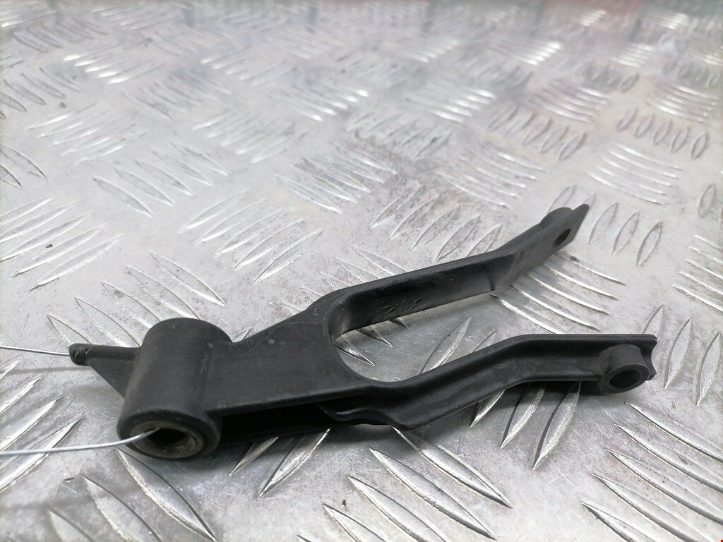 Кронштейн (крепление) радиатора Opel Zafira B арт. 2137557