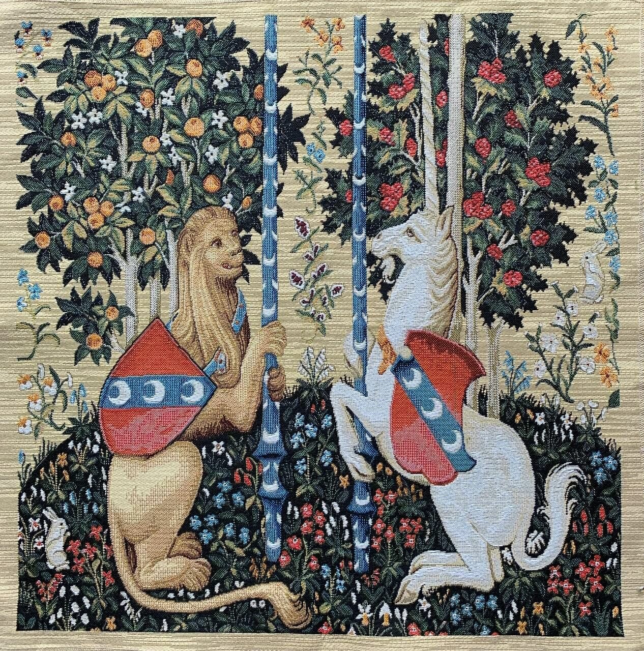 Гобелен, средневековый гобелен без рамы 45х45 см / "Волшебный лес. Лев и Единорог" бежевый