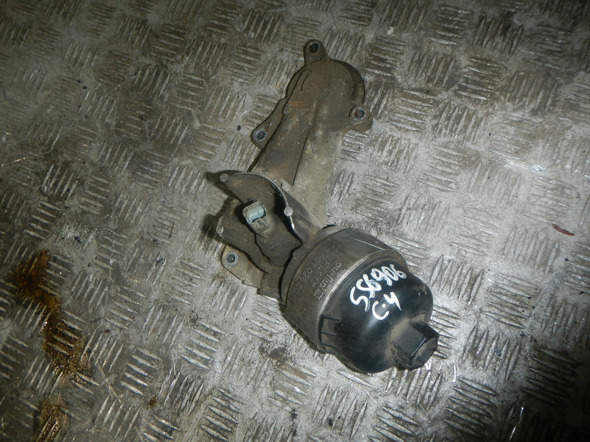 Б/У Корпус масляного фильтра, Citroen (Ситроен)-C4 (04-11) CITROEN C4 (04-11) Без видимых повреждений. 556906 Peugeot-Ci...