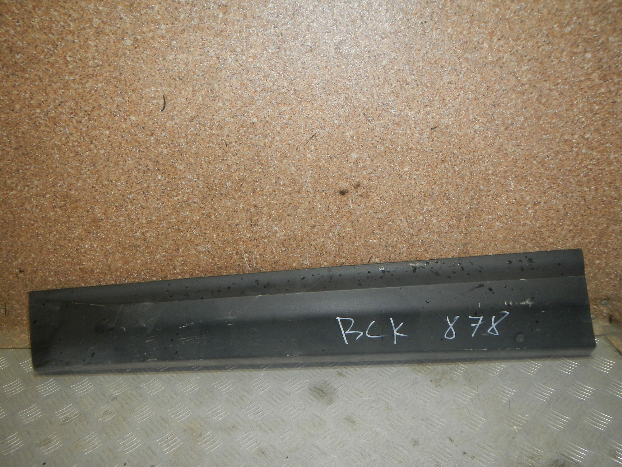 Б/У Молдинг двери передней левой, Skoda (Шкода)-KODIAQ (17-) SKODA KODIAQ (17-) Царапины. 523188 VAG арт. 5658549399B9