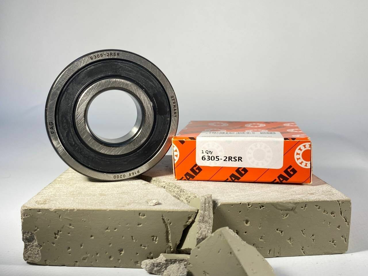 Подшипник 6305 2RSR размер 25x62x17 мм FAG